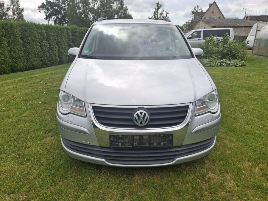 Volkswagen Touran 2009 Vilkaviškis, ar dzinēja tilpumu 1.90 L un nobraukumu 281 tūkst. km par 3250 €, foto 3 vietnē AUTOMOTO.COM.LV