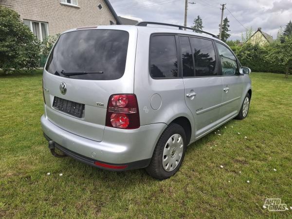 Volkswagen Touran 2009 in Vilkaviskis, with an engine capacity of 1.90 L and mileage of 281 thousand km for 3250 €, photo 5 on AUTOMOTO.COM.LV