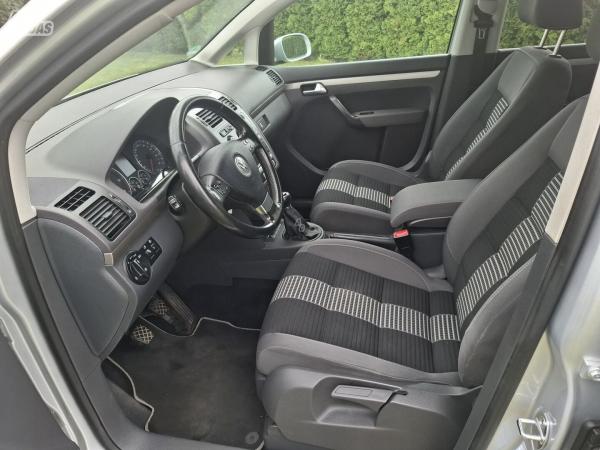 Volkswagen Touran 2009 in Vilkaviskis, with an engine capacity of 1.90 L and mileage of 281 thousand km for 3250 €, photo 9 on AUTOMOTO.COM.LV