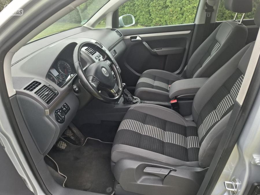 Volkswagen Touran 2009 Vilkaviškis, ar dzinēja tilpumu 1.90 L un nobraukumu 281 tūkst. km par 3250 €, foto 10 vietnē AUTOMOTO.COM.LV