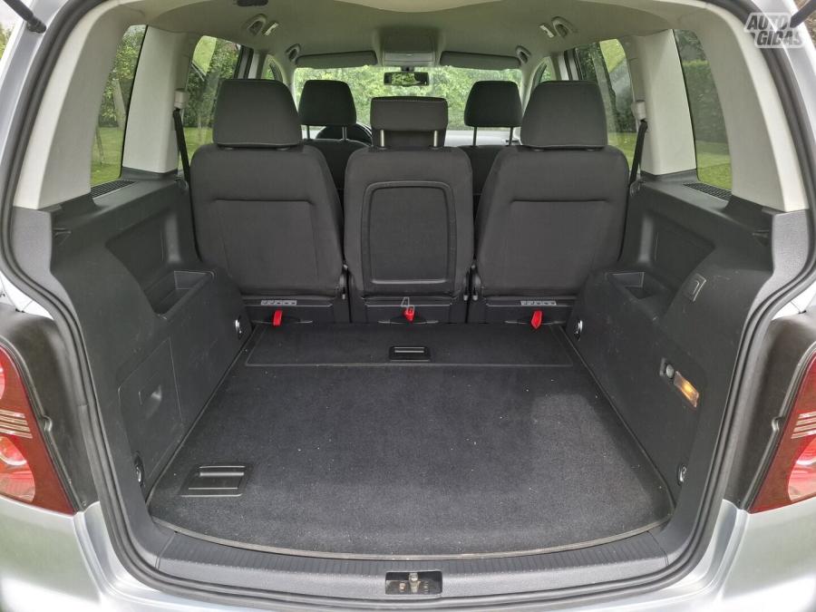 Volkswagen Touran 2009 Vilkaviškis, ar dzinēja tilpumu 1.90 L un nobraukumu 281 tūkst. km par 3250 €, foto 12 vietnē AUTOMOTO.COM.LV