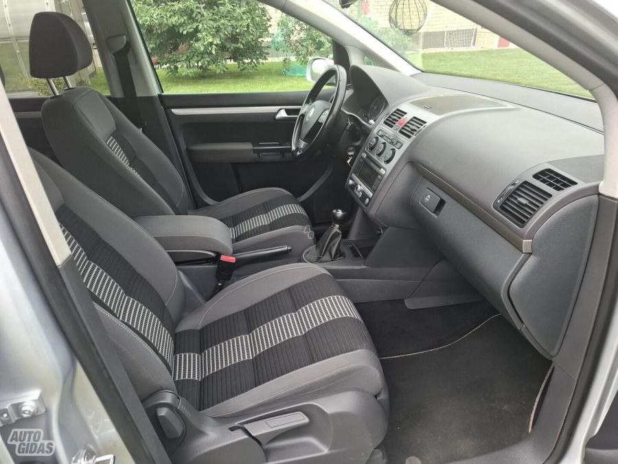 Volkswagen Touran 2009 Vilkaviškis, ar dzinēja tilpumu 1.90 L un nobraukumu 281 tūkst. km par 3250 €, foto 14 vietnē AUTOMOTO.COM.LV