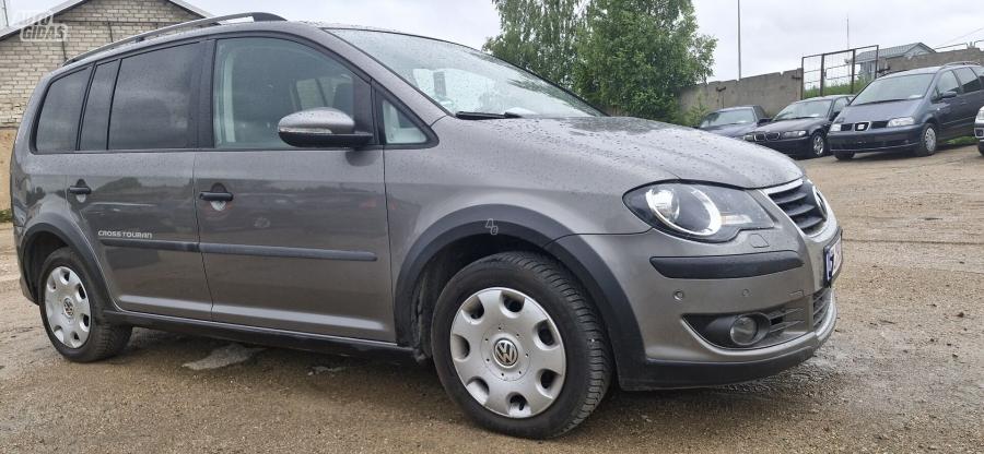Volkswagen Touran 2009 in Utena, with an engine capacity of 2.00 L and mileage of 257 thousand km for 4450 €, photo 1 on AUTOMOTO.COM.LV