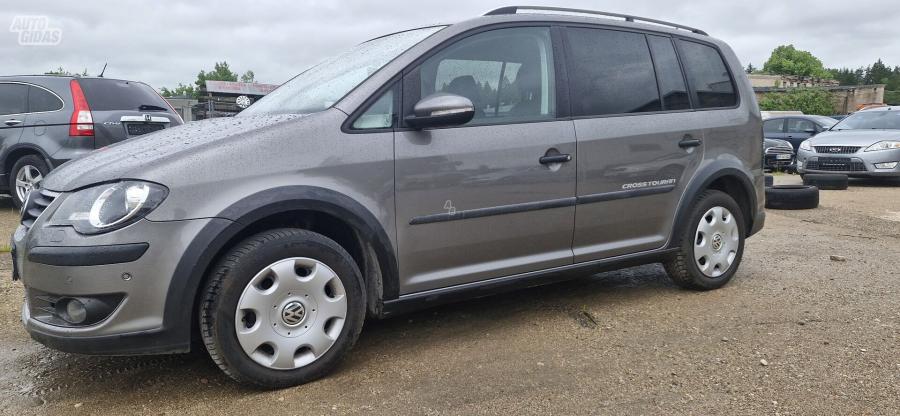 Volkswagen Touran 2009 in Utena, with an engine capacity of 2.00 L and mileage of 257 thousand km for 4450 €, photo 3 on AUTOMOTO.COM.LV