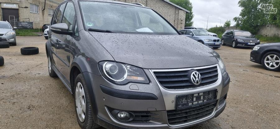 Volkswagen Touran 2009 in Utena, with an engine capacity of 2.00 L and mileage of 257 thousand km for 4450 €, photo 5 on AUTOMOTO.COM.LV