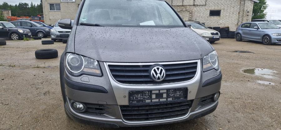 Volkswagen Touran 2009 in Utena, with an engine capacity of 2.00 L and mileage of 257 thousand km for 4450 €, photo 6 on AUTOMOTO.COM.LV