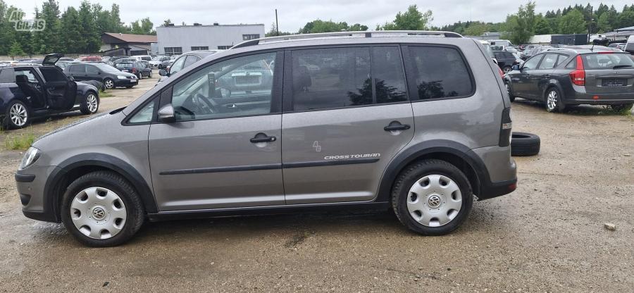 Volkswagen Touran 2009 in Utena, with an engine capacity of 2.00 L and mileage of 257 thousand km for 4450 €, photo 14 on AUTOMOTO.COM.LV