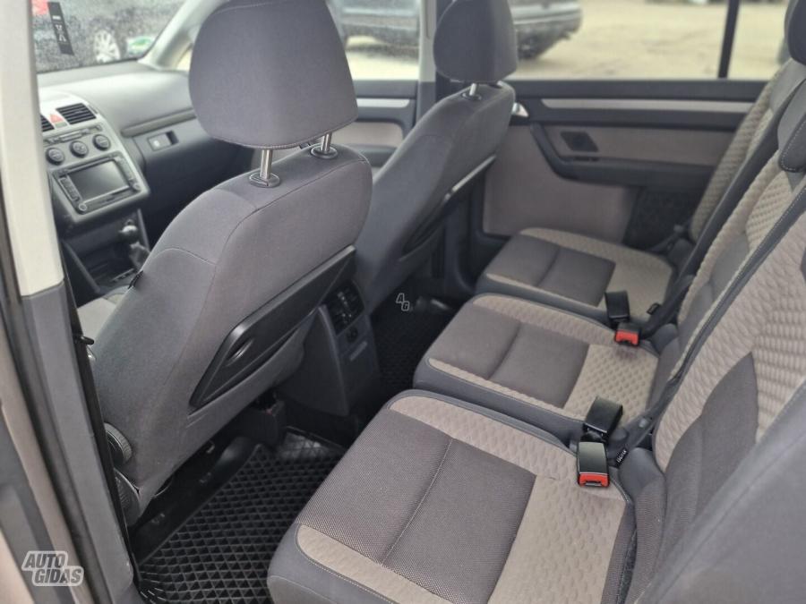 Volkswagen Touran 2009 in Utena, with an engine capacity of 2.00 L and mileage of 257 thousand km for 4450 €, photo 34 on AUTOMOTO.COM.LV