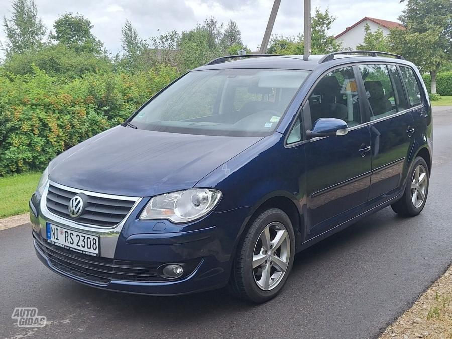 Volkswagen Touran 2009 in Mazeikiai, with an engine capacity of 1.90 L and mileage of 300 thousand km for 4150 €, photo 1 on AUTOMOTO.COM.LV