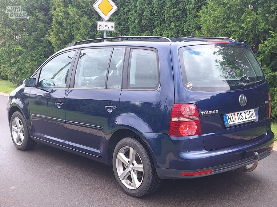Volkswagen Touran 2009 in Mazeikiai, with an engine capacity of 1.90 L and mileage of 300 thousand km for 4150 €, photo 6 on AUTOMOTO.COM.LV