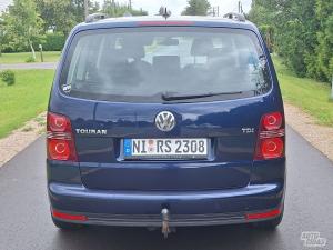 Volkswagen Touran 2009 in Mazeikiai, with an engine capacity of 1.90 L and mileage of 300 thousand km for 4150 €, photo 10 on AUTOMOTO.COM.LV