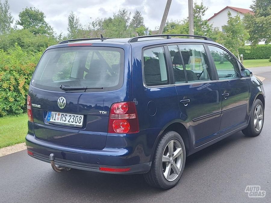 Volkswagen Touran 2009 in Mazeikiai, with an engine capacity of 1.90 L and mileage of 300 thousand km for 4150 €, photo 11 on AUTOMOTO.COM.LV