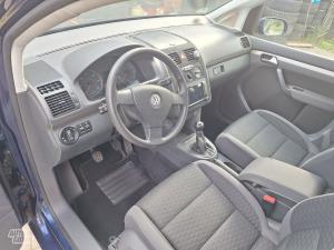Volkswagen Touran 2009 in Mazeikiai, with an engine capacity of 1.90 L and mileage of 300 thousand km for 4150 €, photo 14 on AUTOMOTO.COM.LV