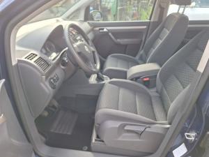 Volkswagen Touran 2009 in Mazeikiai, with an engine capacity of 1.90 L and mileage of 300 thousand km for 4150 €, photo 15 on AUTOMOTO.COM.LV