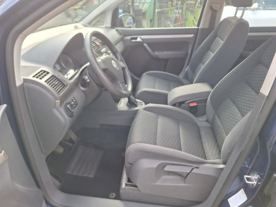 Volkswagen Touran 2009 in Mazeikiai, with an engine capacity of 1.90 L and mileage of 300 thousand km for 4150 €, photo 15 on AUTOMOTO.COM.LV