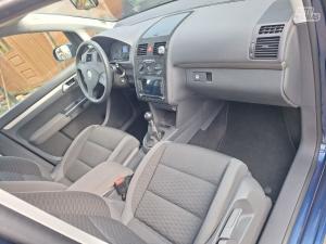 Volkswagen Touran 2009 in Mazeikiai, with an engine capacity of 1.90 L and mileage of 300 thousand km for 4150 €, photo 17 on AUTOMOTO.COM.LV
