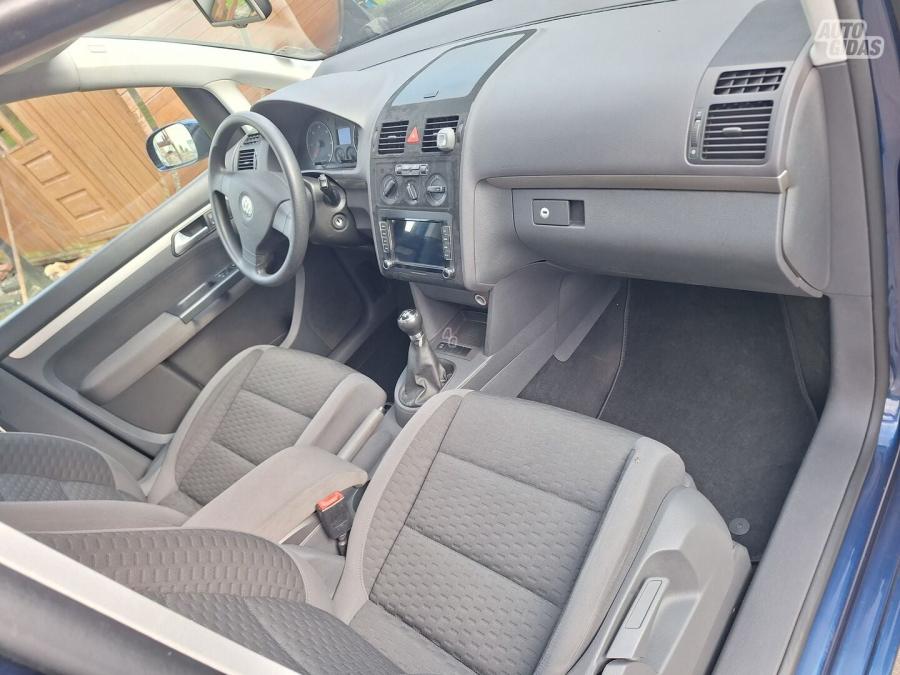 Volkswagen Touran 2009 in Mazeikiai, with an engine capacity of 1.90 L and mileage of 300 thousand km for 4150 €, photo 17 on AUTOMOTO.COM.LV