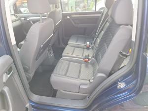 Volkswagen Touran 2009 in Mazeikiai, with an engine capacity of 1.90 L and mileage of 300 thousand km for 4150 €, photo 18 on AUTOMOTO.COM.LV