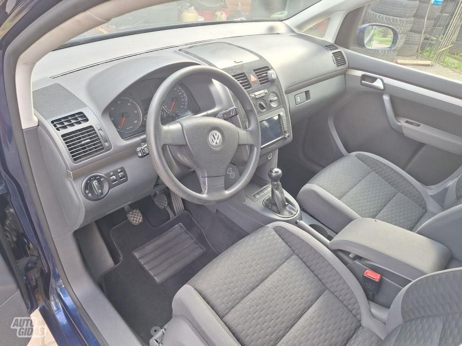 Volkswagen Touran 2009 Mažeikiai, ar dzinēja tilpumu 1.90 L un nobraukumu 300 tūkst. km par 4150 €, foto 14 vietnē AUTOMOTO.COM.LV