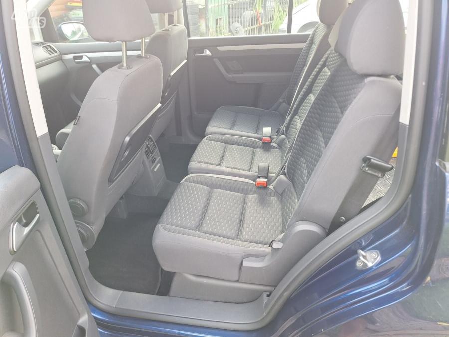 Volkswagen Touran 2009 Mažeikiai, ar dzinēja tilpumu 1.90 L un nobraukumu 300 tūkst. km par 4150 €, foto 18 vietnē AUTOMOTO.COM.LV
