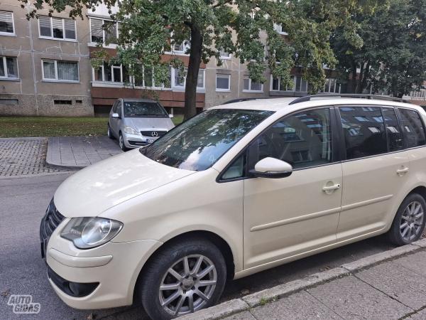 Фольксваген Туран 2009 в Клайпеда на AUTOMOTO.COM.LV Фольксваген Туран 2009 в Клайпеда, объемом двигателя 2.00 л и пробегом 360 тыс. км за 2350 €, фото 4 на AUTOMOTO.COM.LV
