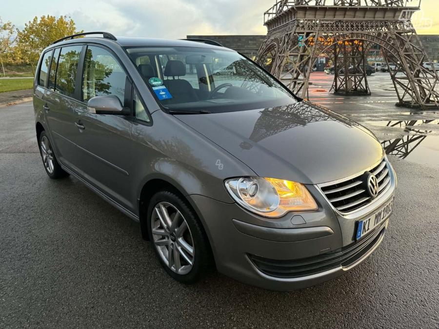 Volkswagen Touran 2009 in Mazeikiai, with an engine capacity of 1.90 L and mileage of 256 thousand km for 4100 €, photo 3 on AUTOMOTO.COM.LV