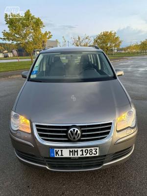 Volkswagen Touran 2009 in Mazeikiai, with an engine capacity of 1.90 L and mileage of 256 thousand km for 4100 €, photo 4 on AUTOMOTO.COM.LV