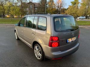 Volkswagen Touran 2009 in Mazeikiai, with an engine capacity of 1.90 L and mileage of 256 thousand km for 4100 €, photo 5 on AUTOMOTO.COM.LV