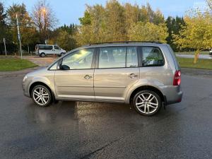 Volkswagen Touran 2009 in Mazeikiai, with an engine capacity of 1.90 L and mileage of 256 thousand km for 4100 €, photo 6 on AUTOMOTO.COM.LV