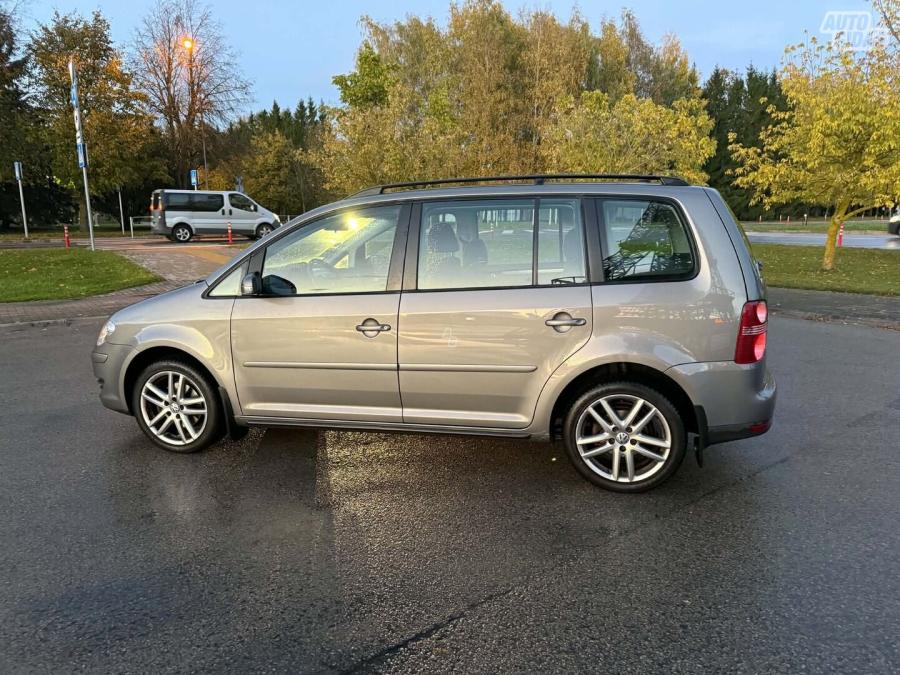 Volkswagen Touran 2009 in Mazeikiai, with an engine capacity of 1.90 L and mileage of 256 thousand km for 4100 €, photo 6 on AUTOMOTO.COM.LV
