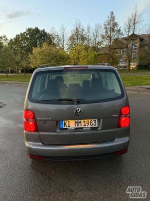 Volkswagen Touran 2009 in Mazeikiai, with an engine capacity of 1.90 L and mileage of 256 thousand km for 4100 €, photo 7 on AUTOMOTO.COM.LV