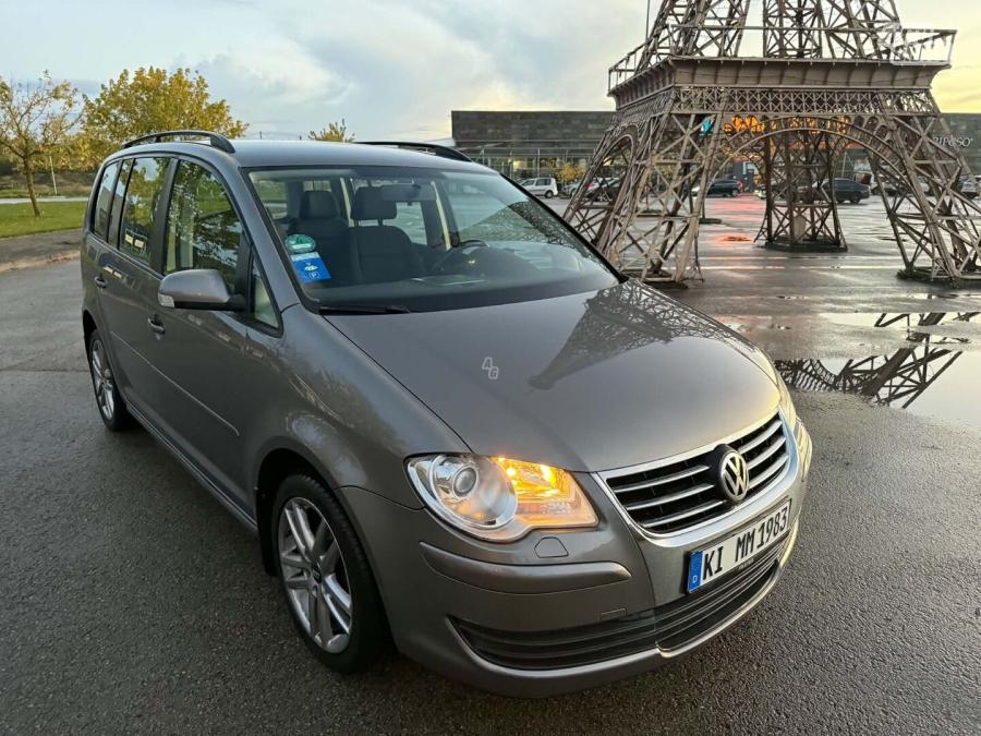 Volkswagen Touran 2009 in Mazeikiai, with an engine capacity of 1.90 L and mileage of 256 thousand km for 4100 €, photo 10 on AUTOMOTO.COM.LV