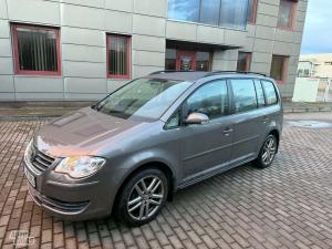 Volkswagen Touran 2009 in Mazeikiai, with an engine capacity of 1.90 L and mileage of 256 thousand km for 4100 €, photo 14 on AUTOMOTO.COM.LV