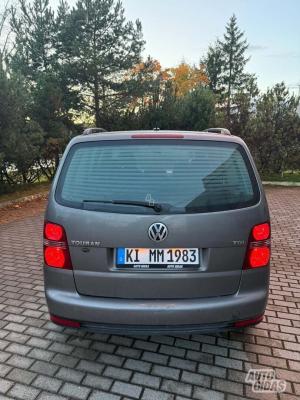 Volkswagen Touran 2009 in Mazeikiai, with an engine capacity of 1.90 L and mileage of 256 thousand km for 4100 €, photo 15 on AUTOMOTO.COM.LV