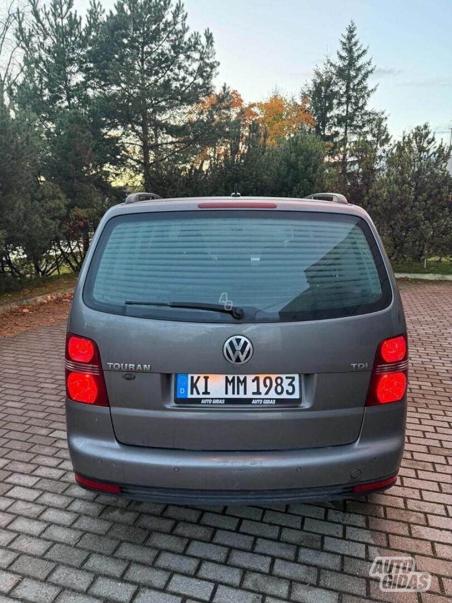 Volkswagen Touran 2009 in Mazeikiai, with an engine capacity of 1.90 L and mileage of 256 thousand km for 4100 €, photo 15 on AUTOMOTO.COM.LV
