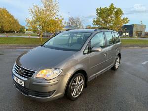 Volkswagen Touran 2009 in Mazeikiai, with an engine capacity of 1.90 L and mileage of 256 thousand km for 4100 €, photo 17 on AUTOMOTO.COM.LV