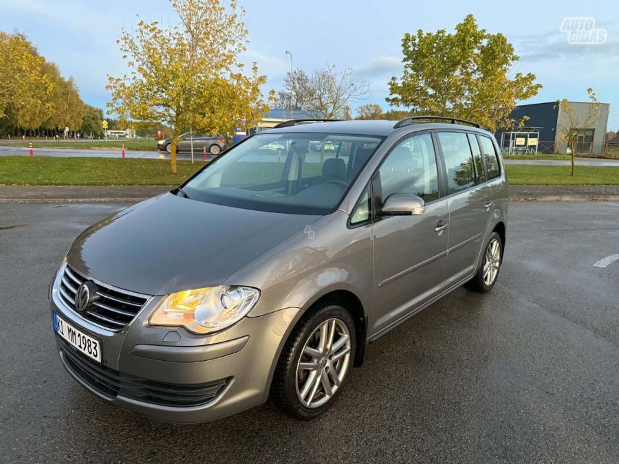 Volkswagen Touran 2009 in Mazeikiai, with an engine capacity of 1.90 L and mileage of 256 thousand km for 4100 €, photo 17 on AUTOMOTO.COM.LV