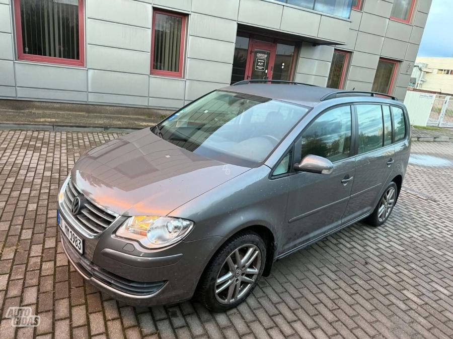 Volkswagen Touran 2009 in Mazeikiai, with an engine capacity of 1.90 L and mileage of 256 thousand km for 4100 €, photo 18 on AUTOMOTO.COM.LV