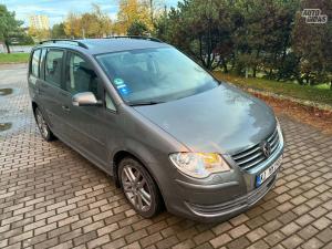 Volkswagen Touran 2009 in Mazeikiai, with an engine capacity of 1.90 L and mileage of 256 thousand km for 4100 €, photo 19 on AUTOMOTO.COM.LV