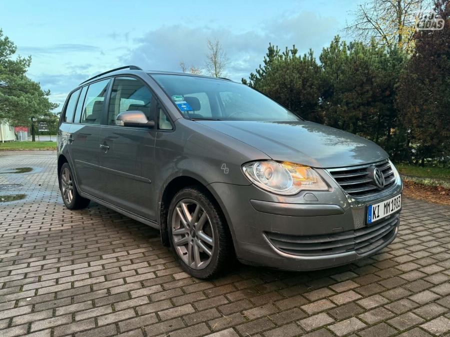 Volkswagen Touran 2009 in Mazeikiai, with an engine capacity of 1.90 L and mileage of 256 thousand km for 4100 €, photo 20 on AUTOMOTO.COM.LV