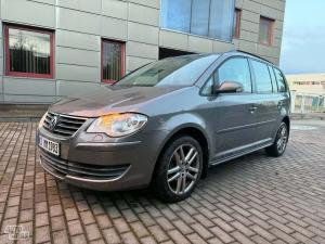 Volkswagen Touran 2009 in Mazeikiai, with an engine capacity of 1.90 L and mileage of 256 thousand km for 4100 €, photo 21 on AUTOMOTO.COM.LV