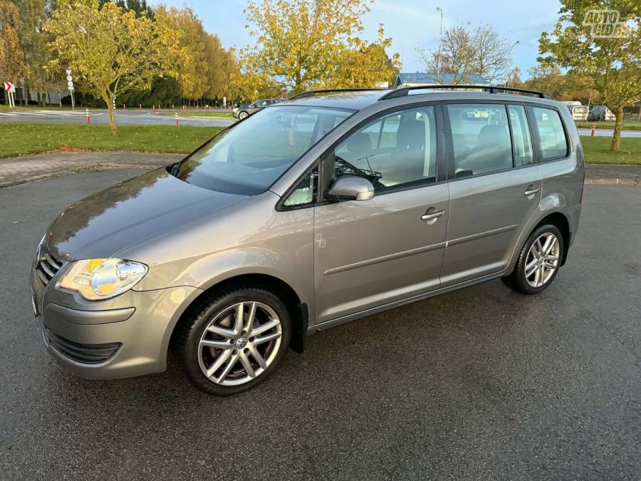 Volkswagen Touran 2009 in Mazeikiai, with an engine capacity of 1.90 L and mileage of 256 thousand km for 4100 €, photo 22 on AUTOMOTO.COM.LV