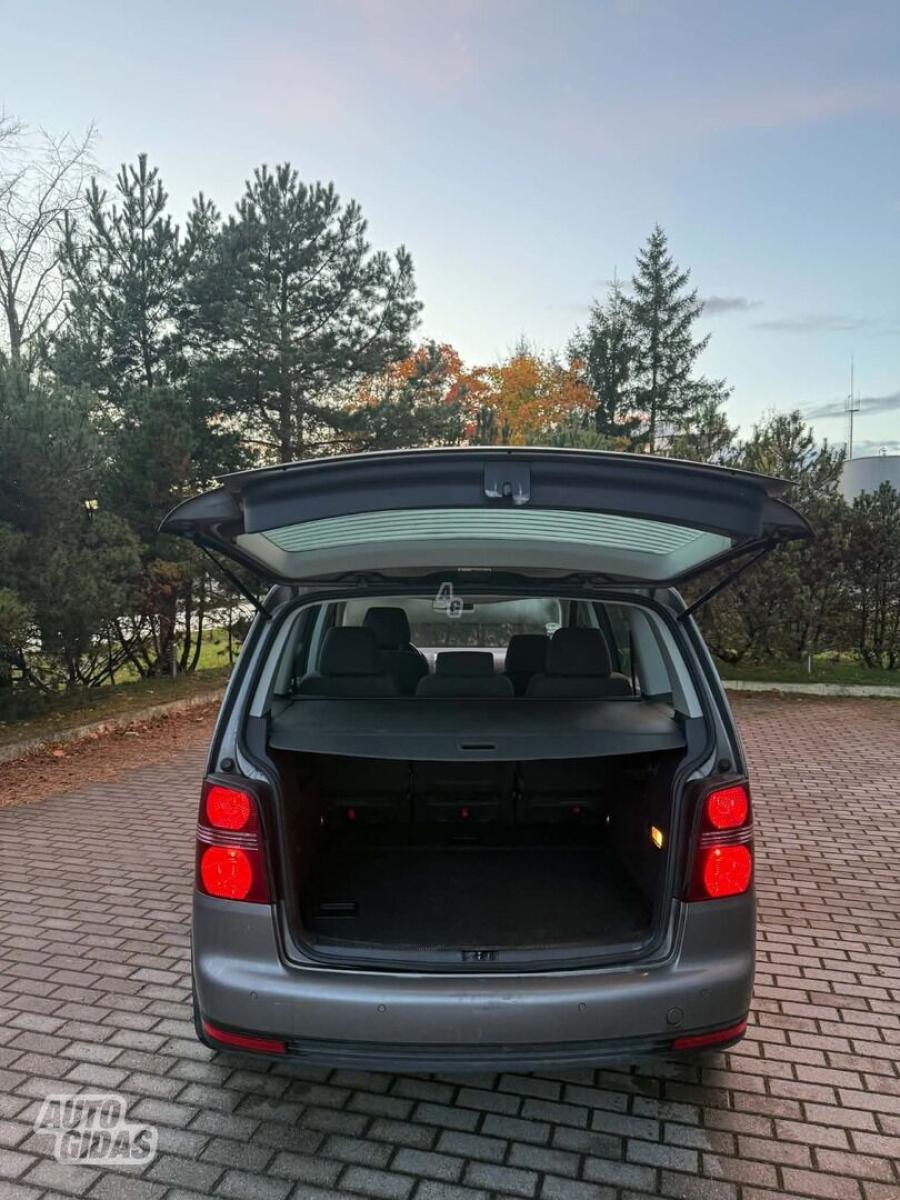 Volkswagen Touran 2009 in Mazeikiai, with an engine capacity of 1.90 L and mileage of 256 thousand km for 4100 €, photo 23 on AUTOMOTO.COM.LV