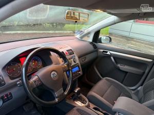 Volkswagen Touran 2009 in Mazeikiai, with an engine capacity of 1.90 L and mileage of 256 thousand km for 4100 €, photo 30 on AUTOMOTO.COM.LV