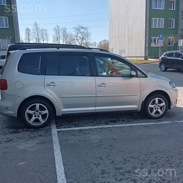Volkswagen Touran 2010 in Riga, with an engine capacity of 1.40 L and mileage of 225 thousand km for 2500 €, photo 5 on AUTOMOTO.COM.LV