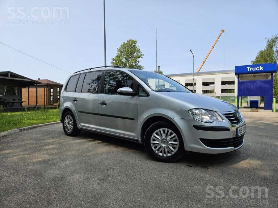 Volkswagen Touran 2010 in Riga, with an engine capacity of 1.90 L and mileage of 0 thousand km for 2950 €, photo 3 on AUTOMOTO.COM.LV