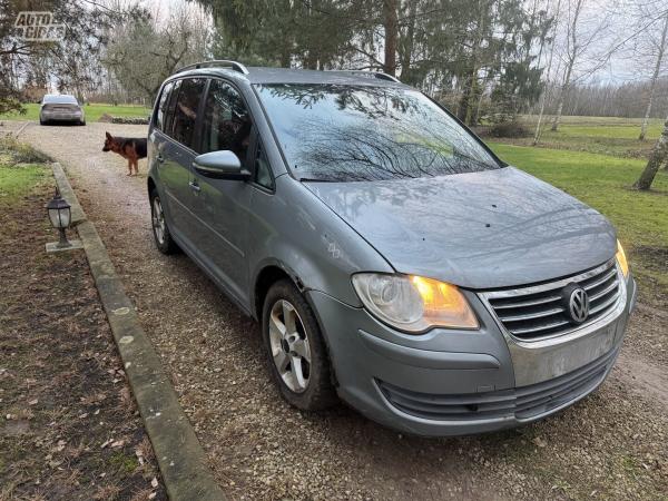 Volkswagen Touran 2010 Biržai, ar dzinēja tilpumu 1.40 L un nobraukumu 250 tūkst. km par 700 €, foto 4 vietnē AUTOMOTO.COM.LV