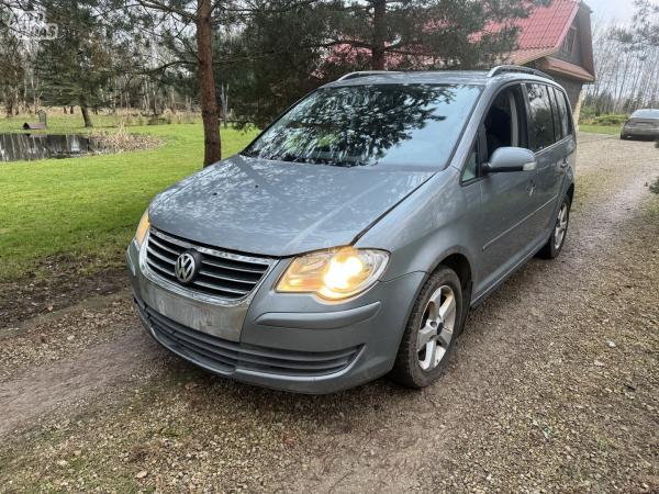 Volkswagen Touran 2010 Biržai, ar dzinēja tilpumu 1.40 L un nobraukumu 250 tūkst. km par 700 €, foto 6 vietnē AUTOMOTO.COM.LV