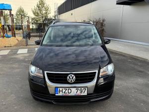 Volkswagen Touran 2010 Kauņa, ar dzinēja tilpumu 2.00 L un nobraukumu 300 tūkst. km par 1600 €, foto  vietnē AUTOMOTO.COM.LV