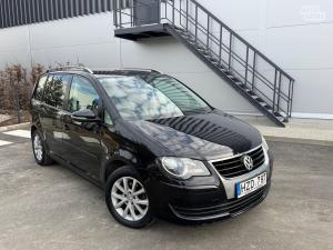 Volkswagen Touran 2010 in Kaunas, with an engine capacity of 2.00 L and mileage of 300 thousand km for 1600 €, photo 4 on AUTOMOTO.COM.LV